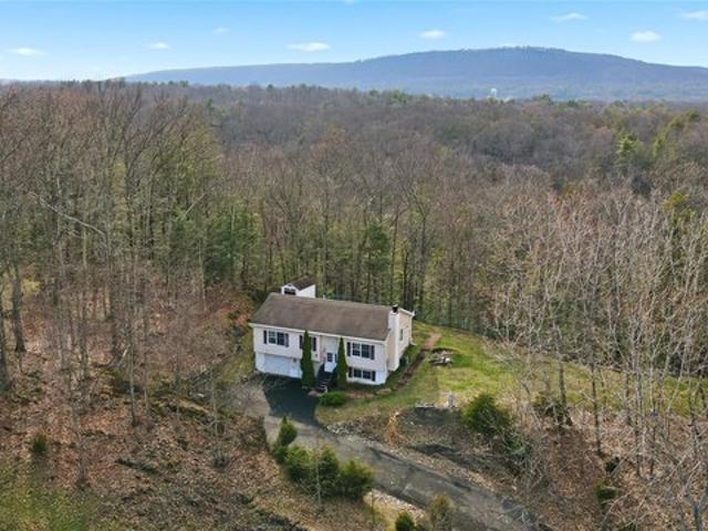8 Robbins Ln, Saugerties, NY 12477