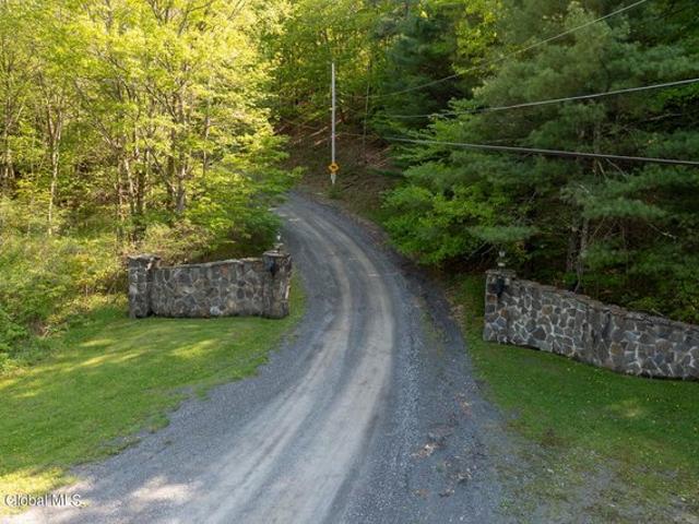 8 Robin Ann Ln, Westerlo, NY 12193