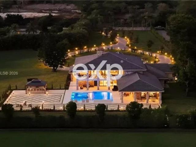 8 room luxury Villa for sale in Davie, Florida