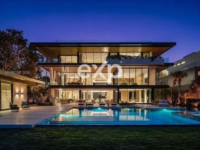 8 room luxury Villa for sale in Golden Beach, Florida