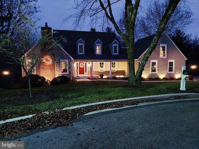 8 Rolling Farm Ct, Baltimore, MD 21228