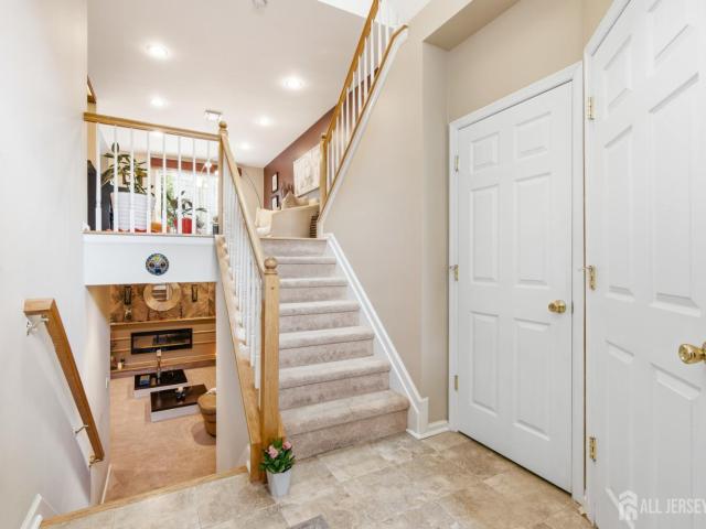 8 Rondell Lane