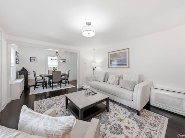 8 Rosewood Avenue