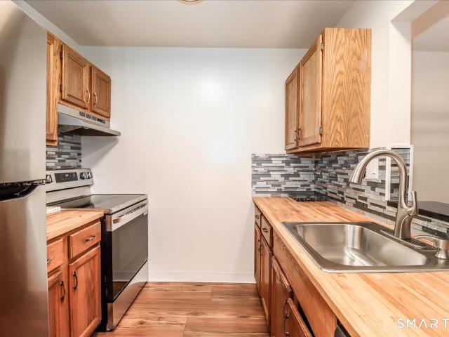8 Rose Ln, Unit 101, Danbury, CT 06811 | MLS #24167 | Compass