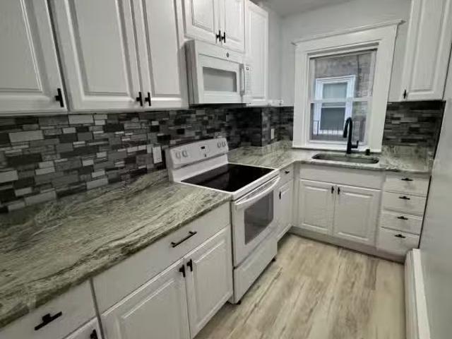 8 Ropes St #2, Rentm, MA 01970