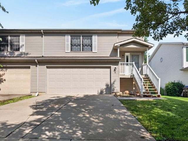 8 Rounds Rd, Bloomington, IL 61704