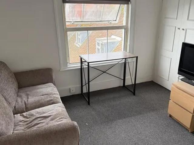 8 Royal Mews, London, KT8 9BW, United Kingdom | 1 bed house for rent #166932602 | Rentberry