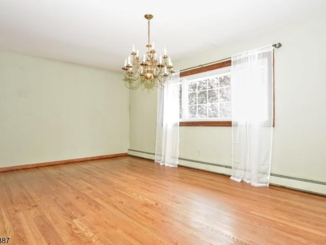 8 Royal Ave