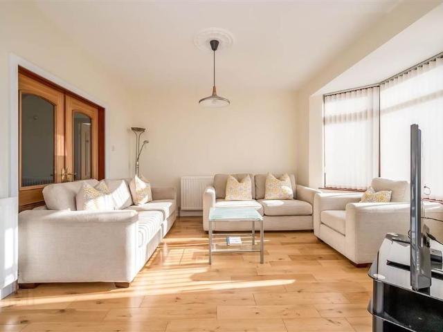8 Royal Lodge Mews, Off Purdysburn Road, Belfast, BT8 7YT
