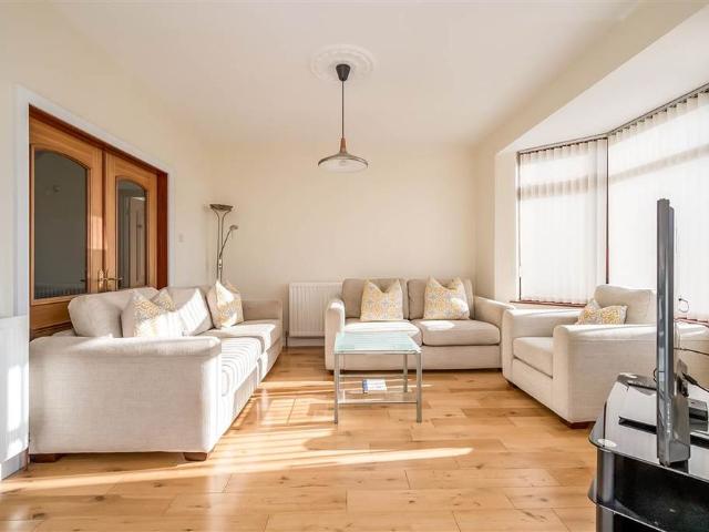 8 Royal Lodge Mews, Off Purdysburn Road, Belfast, BT8 7YT