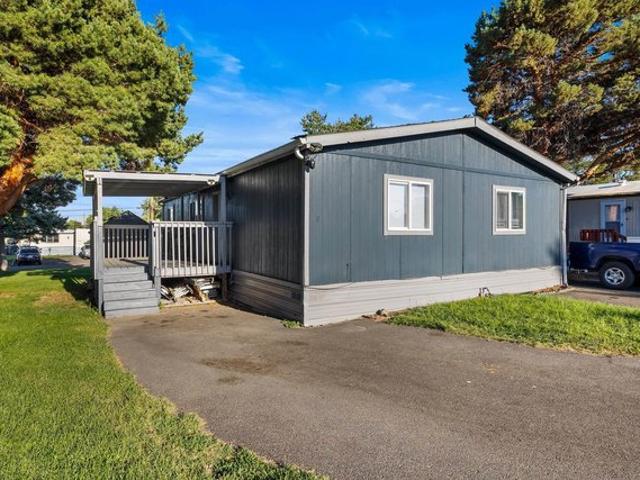 8 Royal Loop, West Richland, WA 99353