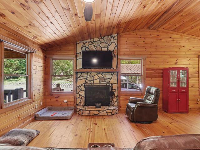 8 Stoney Brook Trail