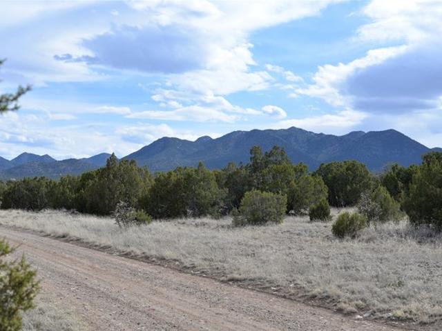 8 Stoney Rd, Cerrillos, NM 87010