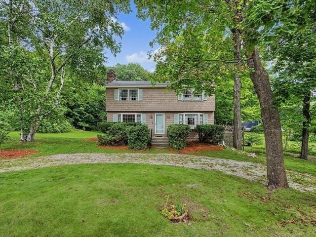 8 Sullivan Ave, Salem, NH 03079