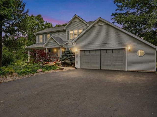 8 Summer Ridge Cir, Brockport, NY 14420