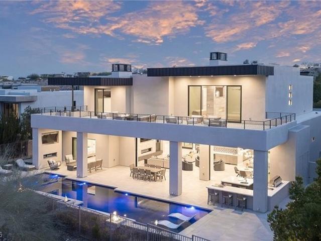 8 Sun Glow Ln, Las Vegas, NV 89135