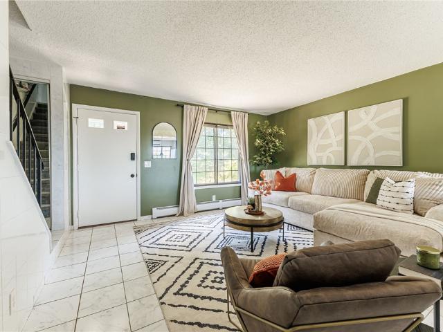8 Surrey Hill