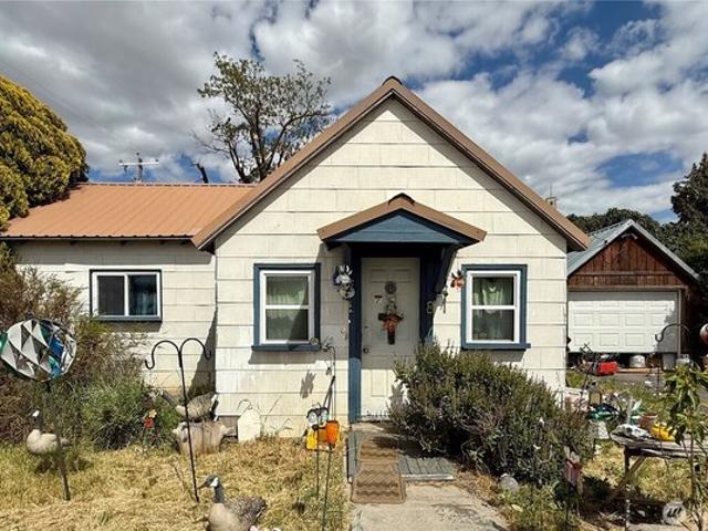 8 S 4th St, Harrington, WA 99134