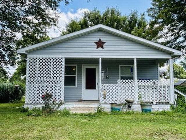 8 S Maxine Ln, Roachdale, IN 46172