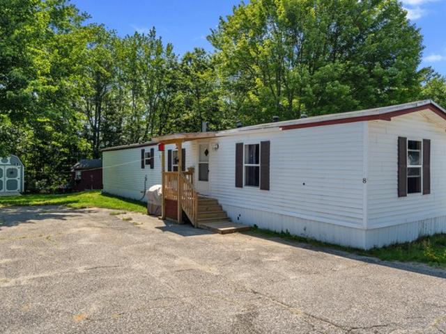 8 Sabattus Creek Dr, Lisbon, ME 04250