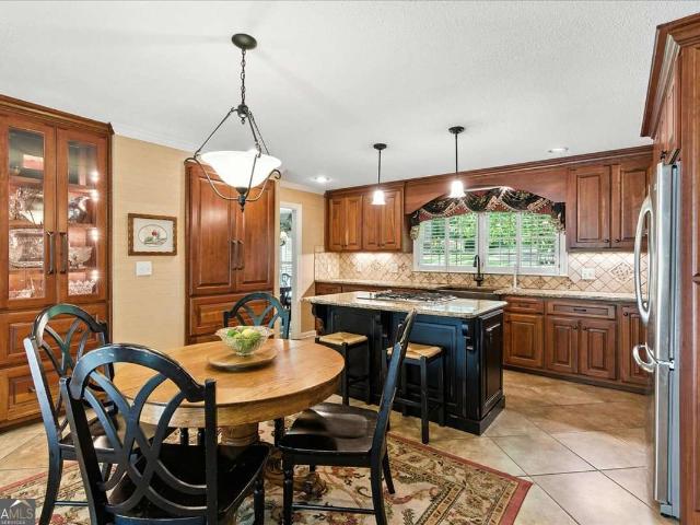 8 Saddle Trail SE