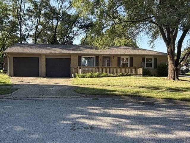 8 Sandburg Ct, Clinton, IL 61727