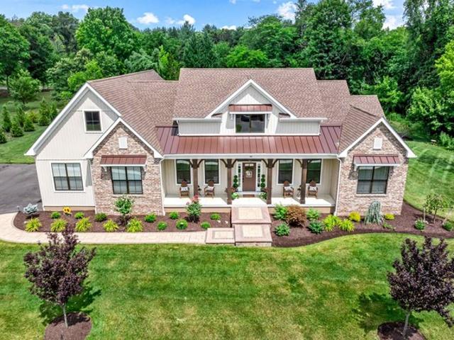 8 Sandcastle Dr, Ocean View, NJ 08230