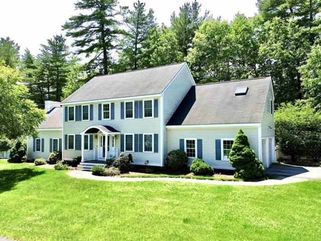 8 Sandstone Dr, Nashua, NH 03063