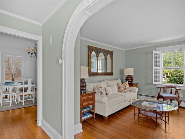8 Sanford Street