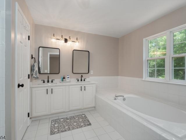 8 Scarlet Oak Dr, Princeton, NJ 08540 | MLS #4032