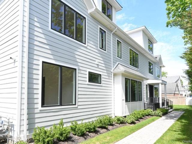 8 Sealy Dr, Lawrence, NY 11559