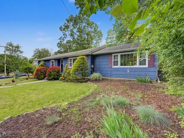 8 Seneca Ave