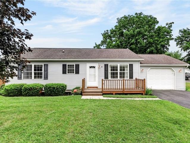 8 Serenity Pl, Penn Yan, NY 14527