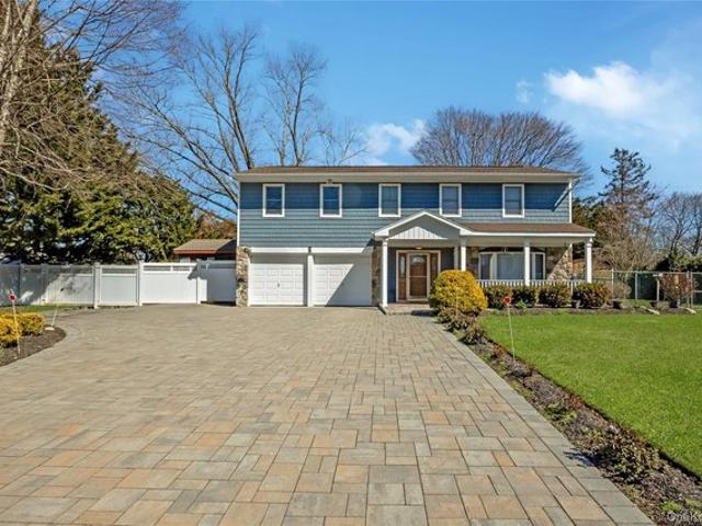 8 Shari Ln, East Northport, NY 11731