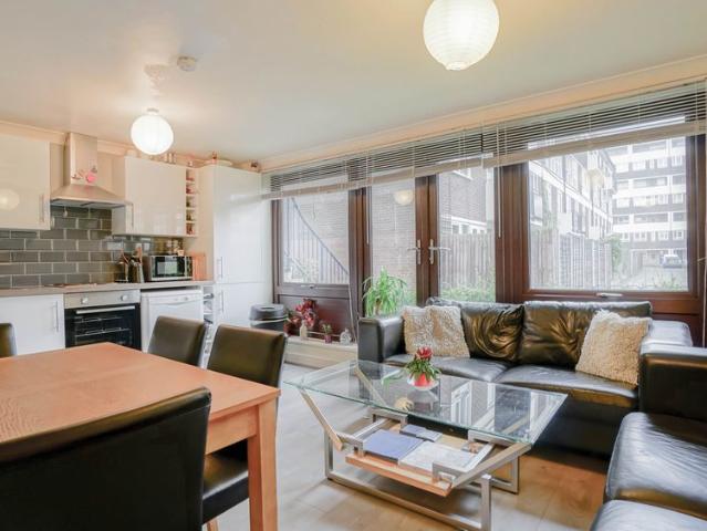 8 Sheffield Square – Room 1