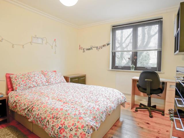 8 Sheffield Square – Room 2