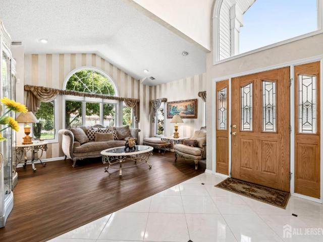 8 Sherwood Drive