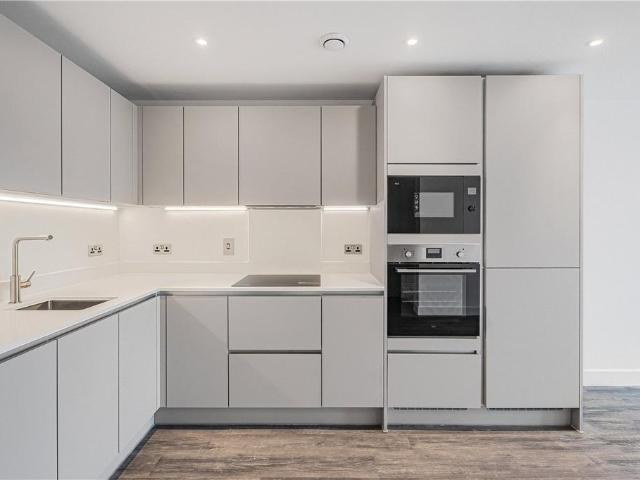8 Shillingford House, Munda Way. 1 bed apartment to rent £1,600 pcm £369 pw