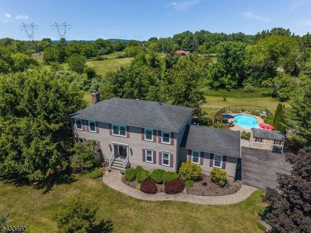 8 Shurts Rd, Readington Twp, NJ 08822