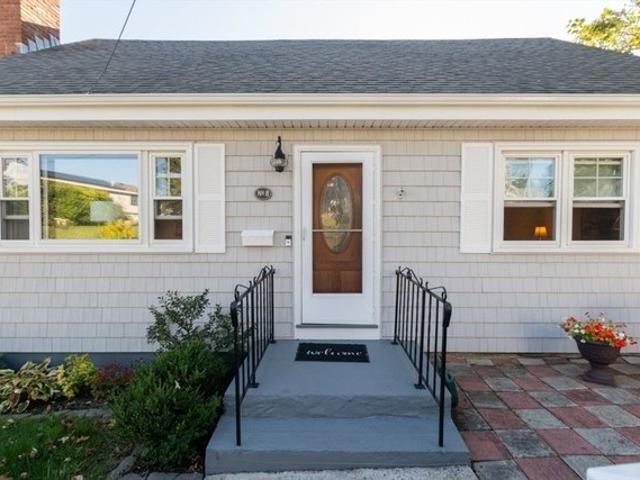 8 Siren St, Winthrop, MA 02152