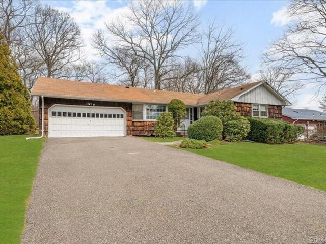 8 Skyline Dr, Huntington, NY 11743