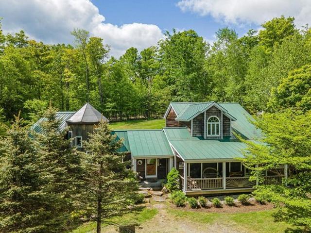 8 Twin Rocks Rd, Dover, VT 05356