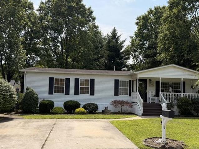 8 Tanglewood Dr, Cream Ridge, NJ 08514