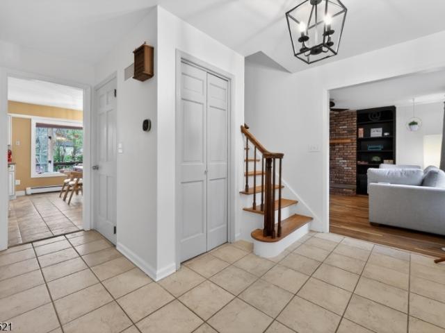 8 Telfer Dr