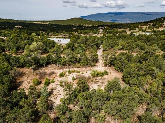 8 Teypana Dr, Tijeras, NM 87059