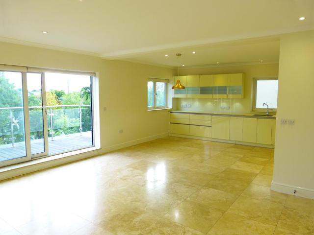 8 The Vale, NW11 3 bed flat to rent £3,950 pcm £912 pw