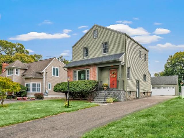 8 Thomas St, Trumbull, CT 06611