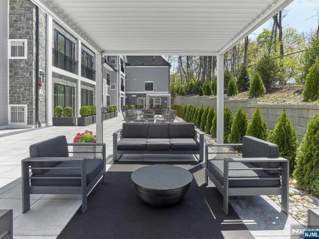 8 Tice Rd, Unit 107, Franklin Lakes, NJ 07417 | MLS #26007 | Compass
