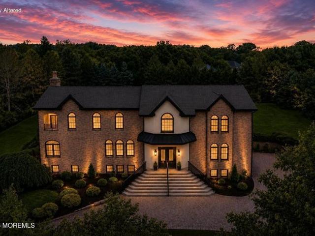 8 Tiberon Dr, Holmdel, NJ 07733