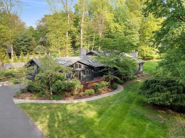 8 Timber Ln, Westport, CT 06880